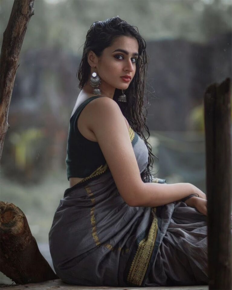 Ayesha Khan Biography 2025: Career, Net Worth, News, Education And Family - Browvopetshop