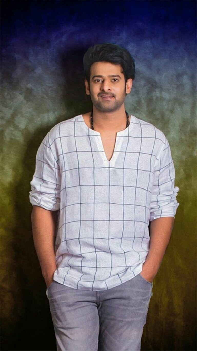 Prabhas Biography 2024: Career, Net Worth, News, Education And Family ...