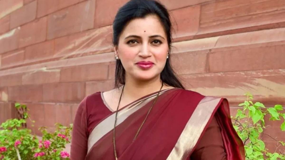 Navneet Kaur Rana Biography 2024, Net Worth, Age, Height, Caste, Husband, Family, Religion ...