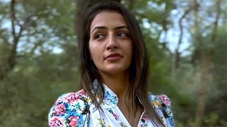Chandrika Gera Dixit Biography (Vada Pav Girl) Husband, Family ...