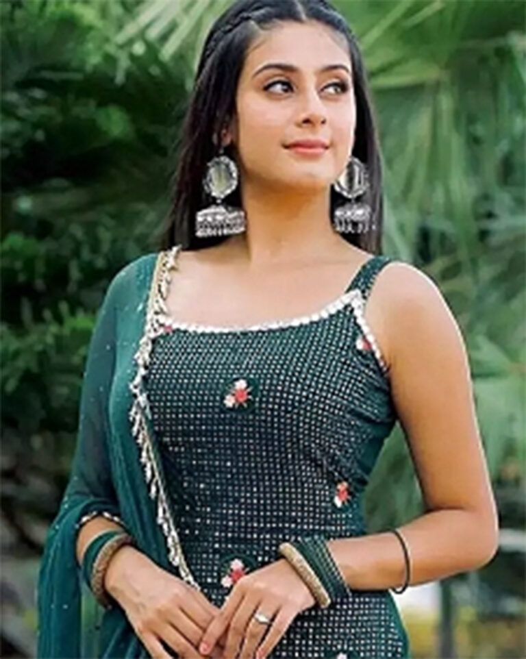 Isha Malviya Biography Height, Age, Boyfriend, Family, Career, Personal ...