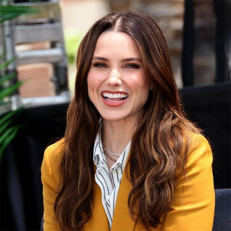 Sophia Bush Biography 2025 Age, Height, Weight, Net Worth, Salary, Born and More - Browvopetshop